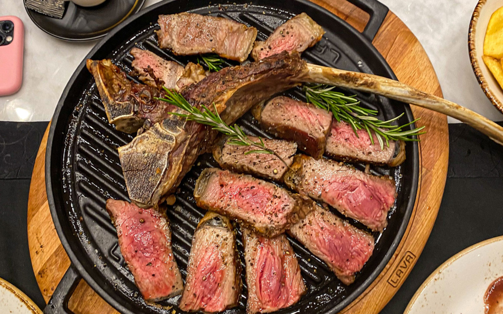 TOMAHAWK STEAK ( 1kg) - Avenia Waterfront